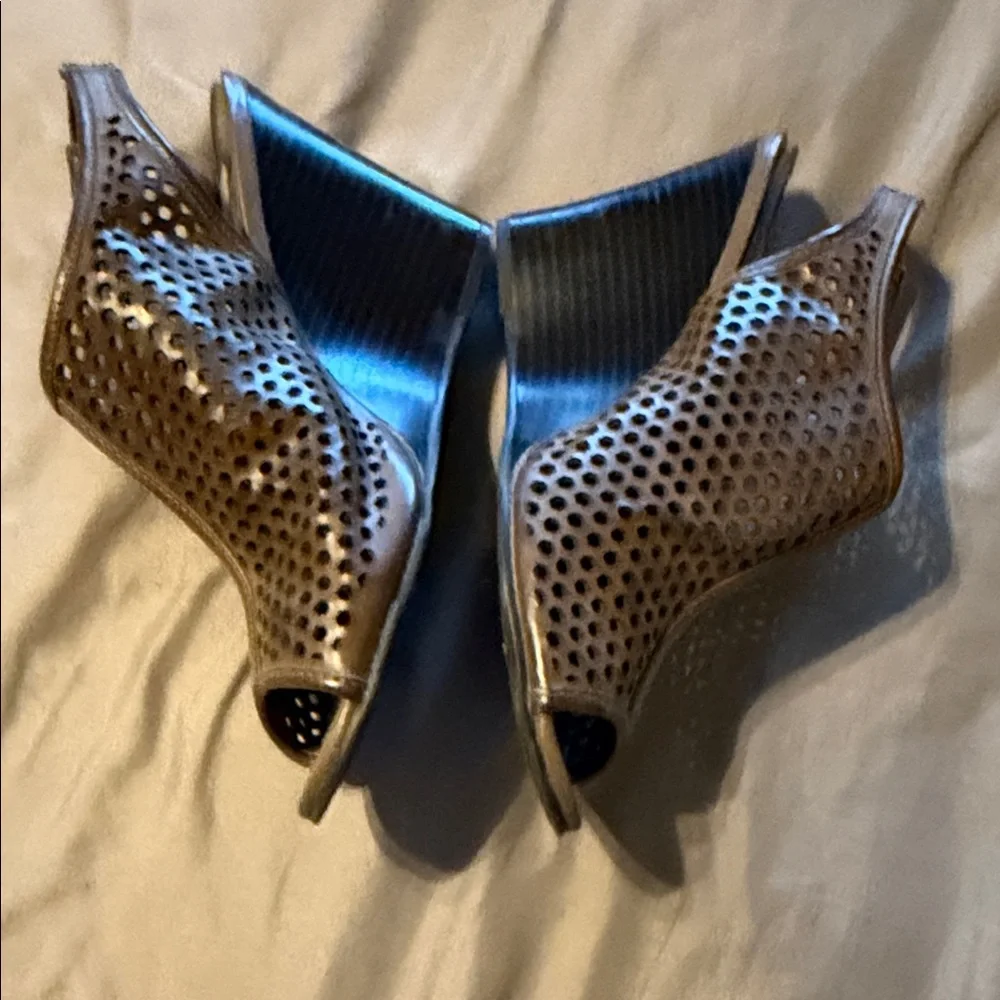 Simply Vera Vera Wang | Shoes | Simply Vera Vera Wang Brown Perforated ...